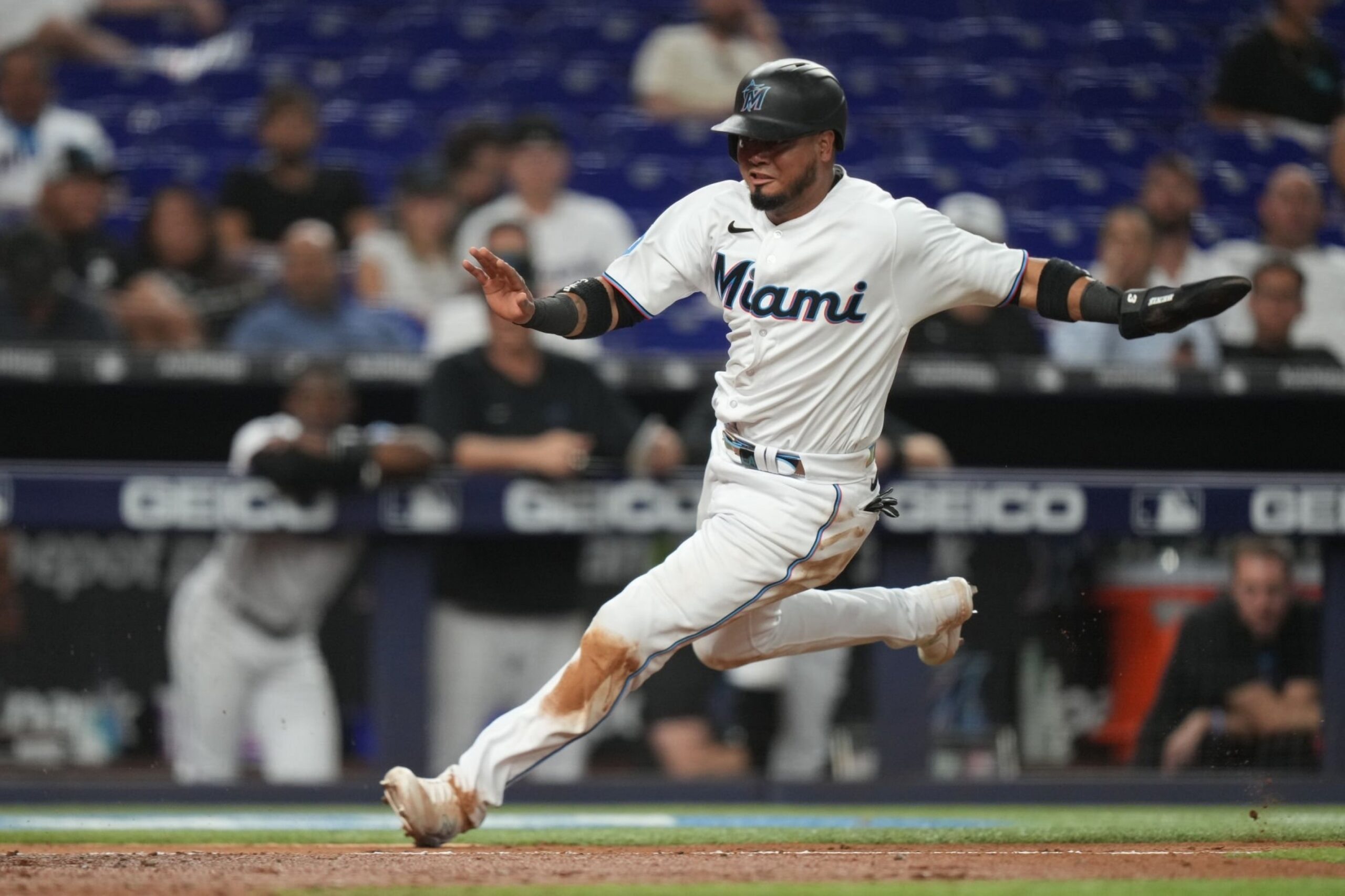 Luis Arráez hace historia con su promedio de .400 - The Backhand Sports