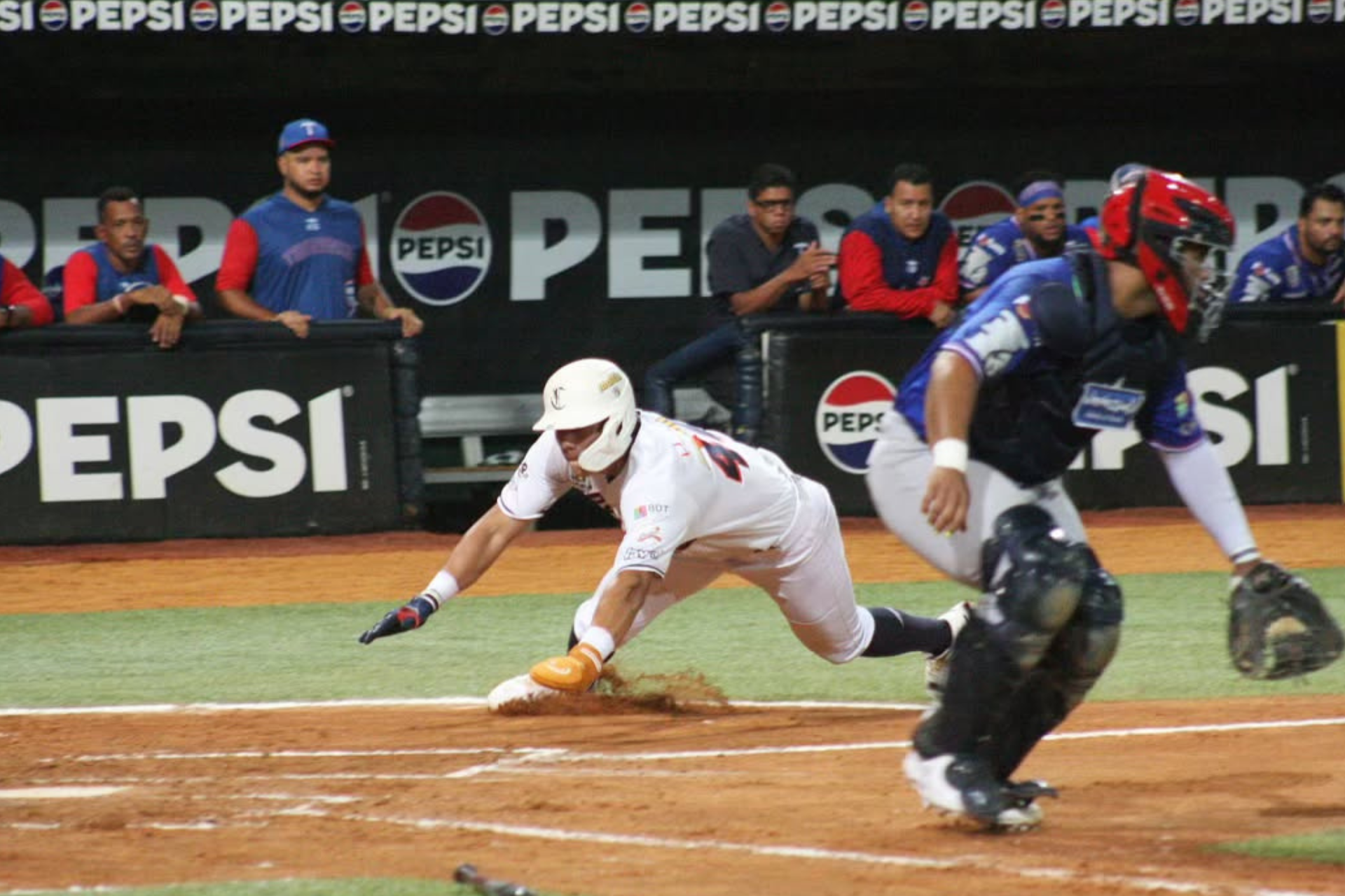 Caribes logró ante Tiburones su tercera victoria en fila - The Backhand ...